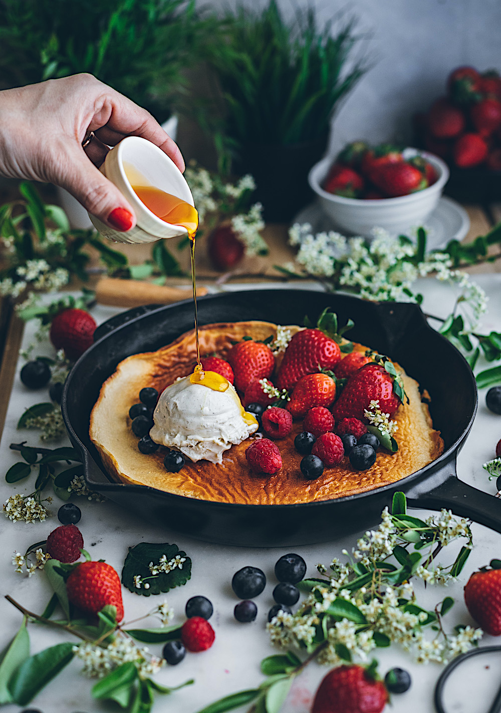 Crêpe hollandaise aux fruits rouges et glaces. Les crêpes à partager