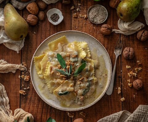 Raviolis con salsa de peras y gorgonzola. La salsa perfecta para ocasiones